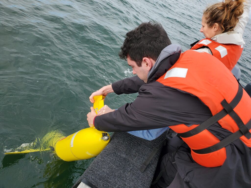 Master’s of Operational Oceanography students deploy, pilot, and ...